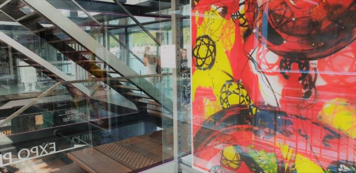 Visite de Fluctuart à Paris, le premier centre d’art urbain flottant au ...